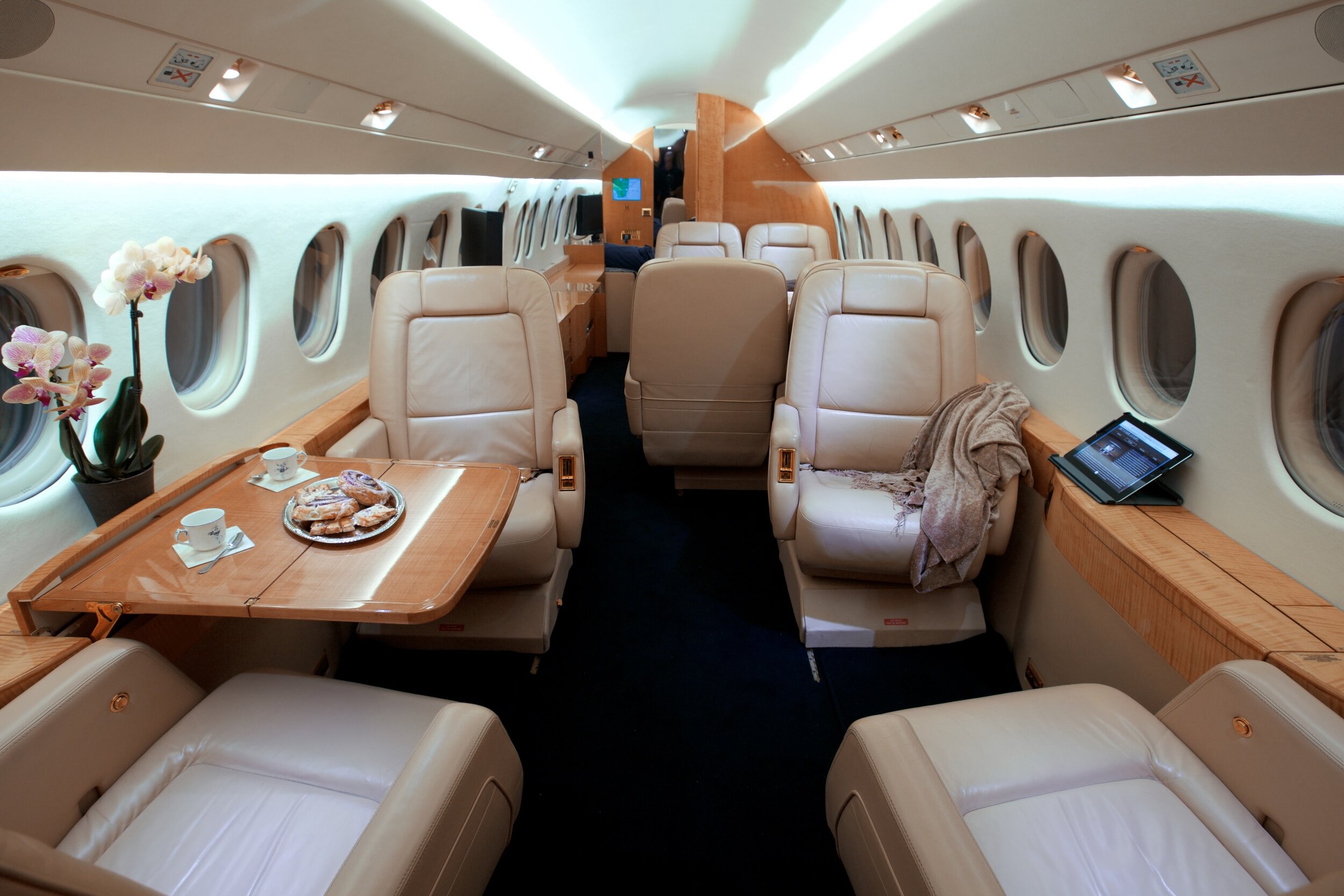 Falcon Jet 900b