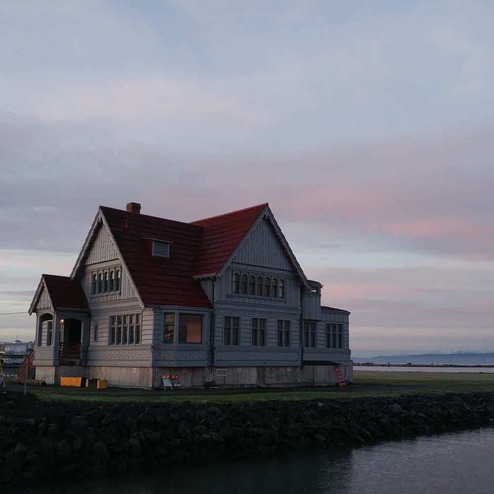 A Mansion on the Move — Live in Everett