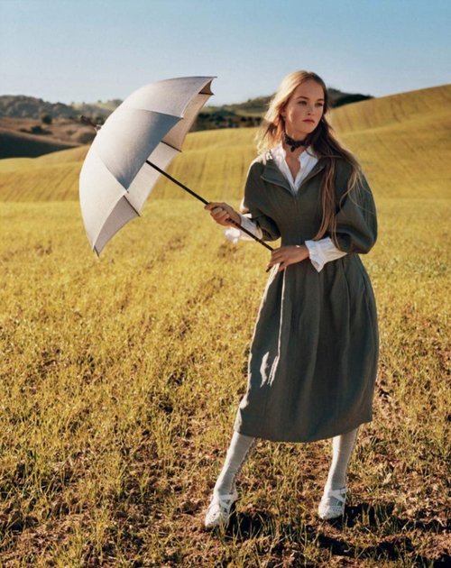 Jean Campbell Enjoys 'Country Life' In Alasdair McLellan Images For ...