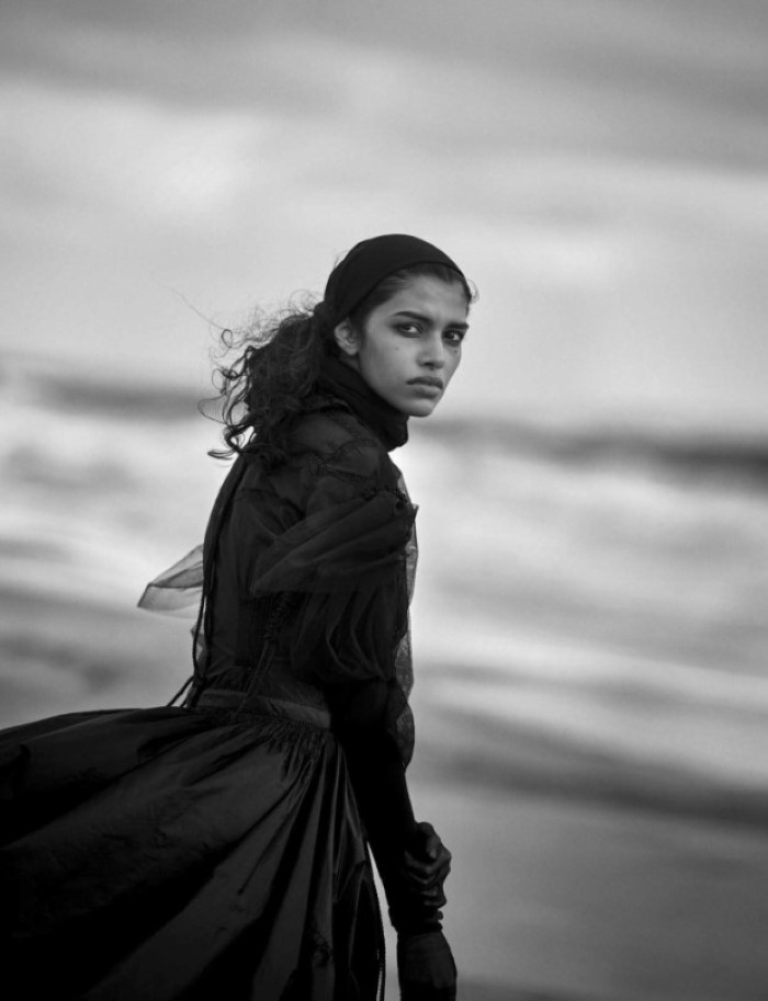 Fashion Mavens Flock To Beach In Peter Lindbergh Images For Vogue ...