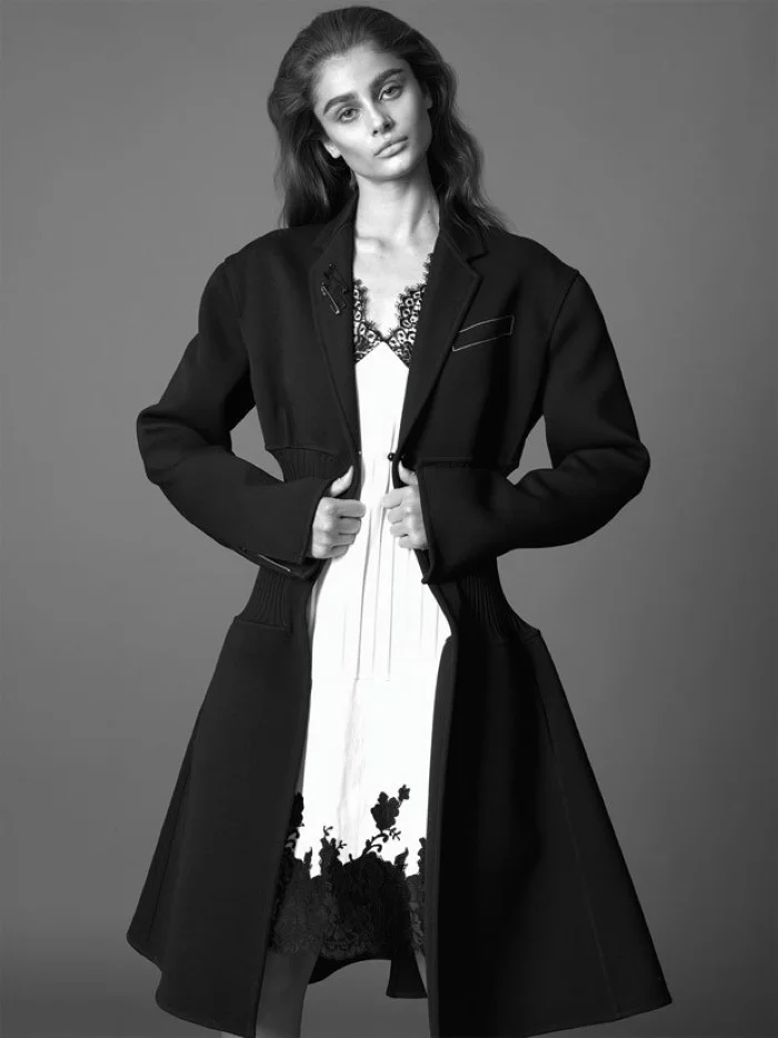 Taylor Hill Is Captured By Terry Tsiolis for Vogue Mexico May 2016 ...