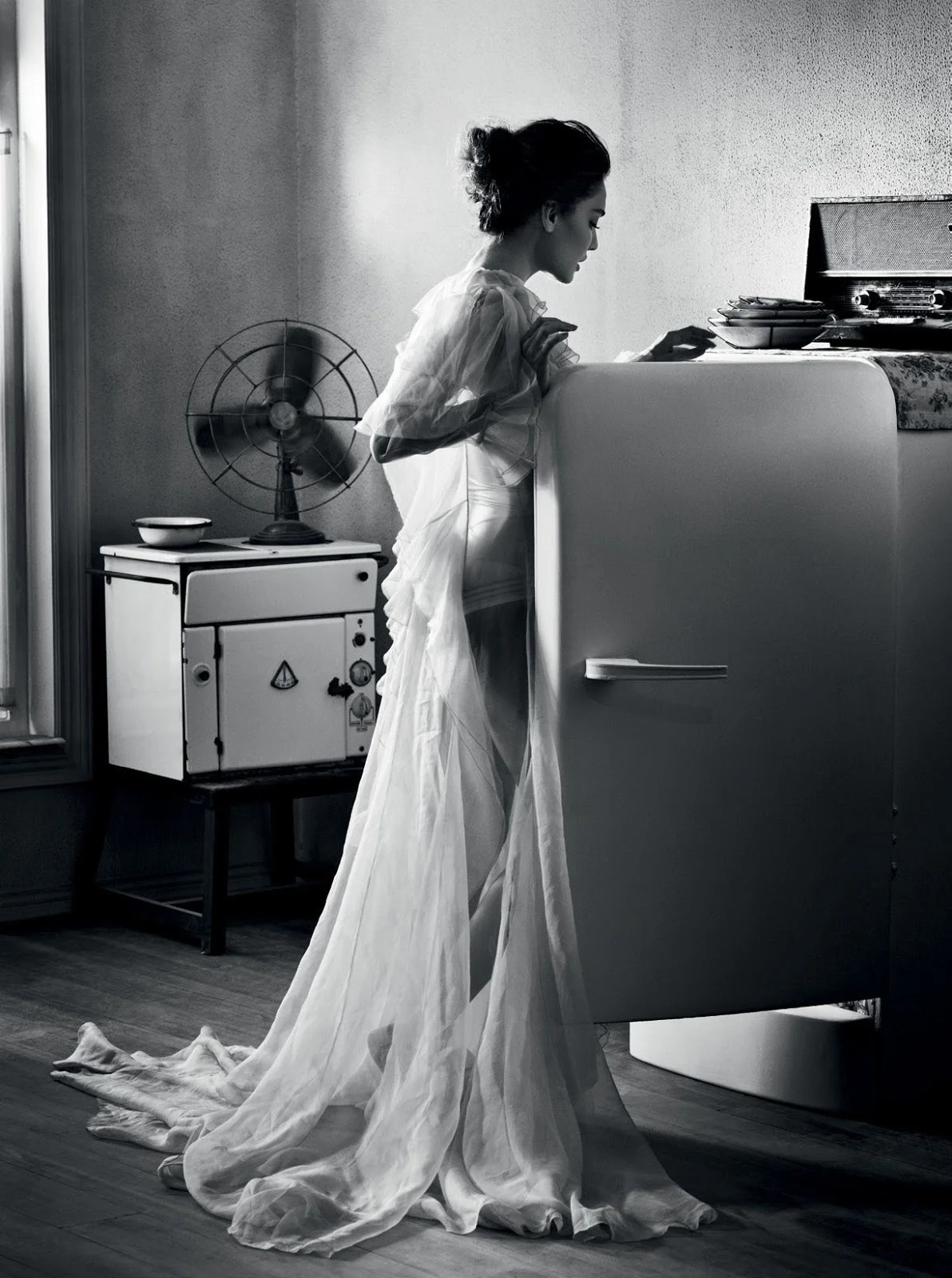 Lisa Haydon Is Lensed By Bikramjit Bose In Harper's Bazaar India June ...