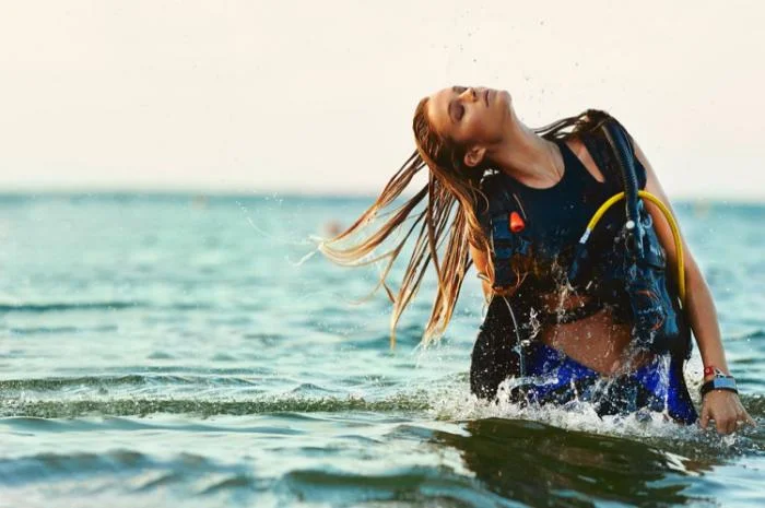 Kate Bock Dives In Elle Quebec July 2016, Flashed By Max Abadian — Anne of Carversville