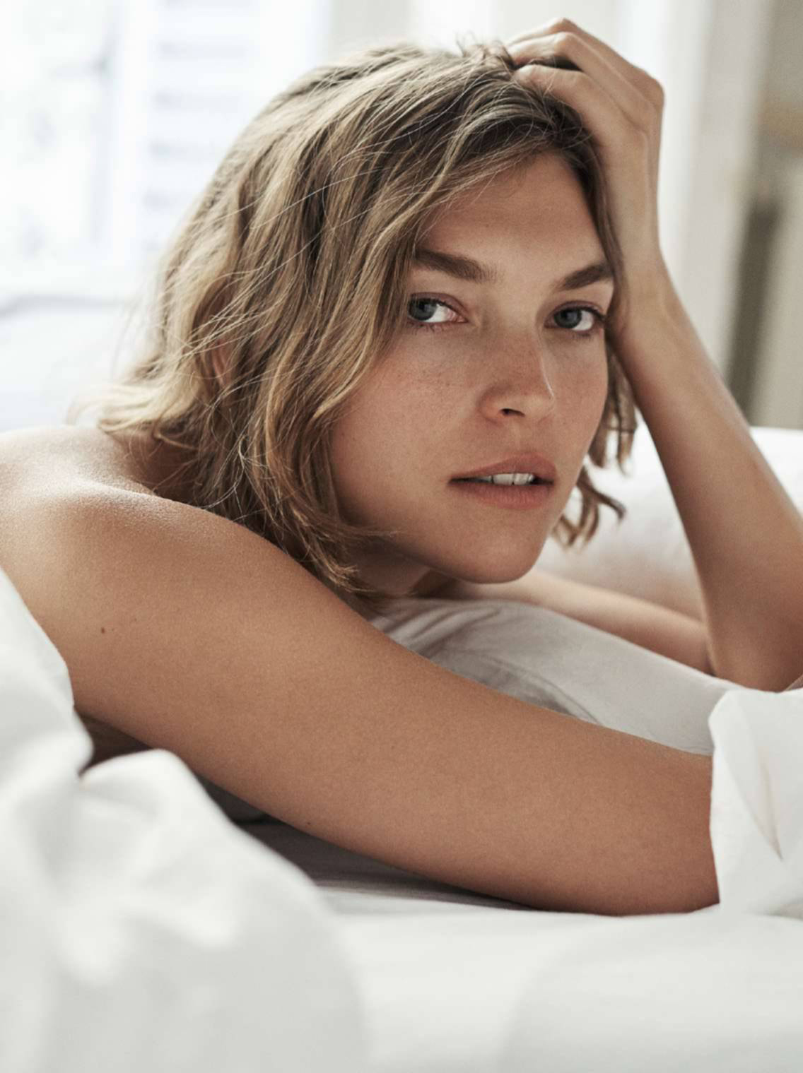 Arizona Muse Poses For 'Early In The Morning' By Steven Pan For Elle ...