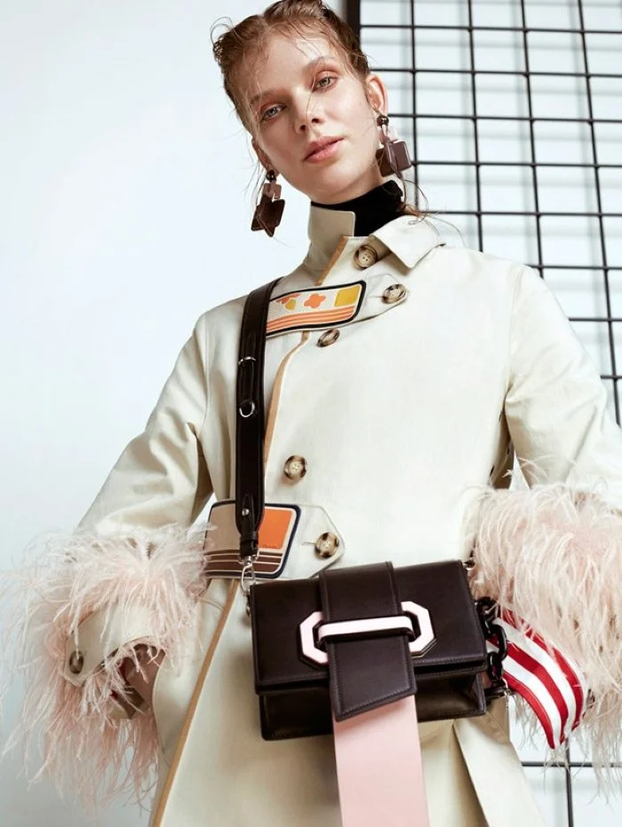 Koray Parlak Flashes Elle Ottens In 'Neo-Klasik' For Elle Turkey April ...