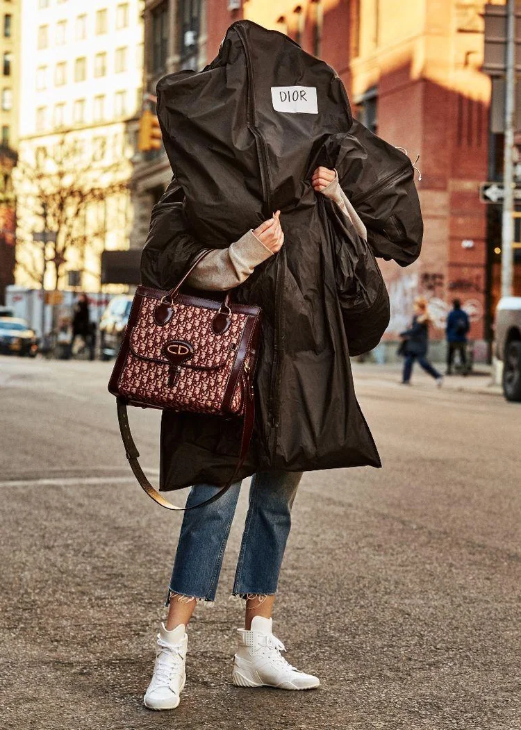 Stas May Flashes Charlene Almarvez In 'Carry All' For Interview ...