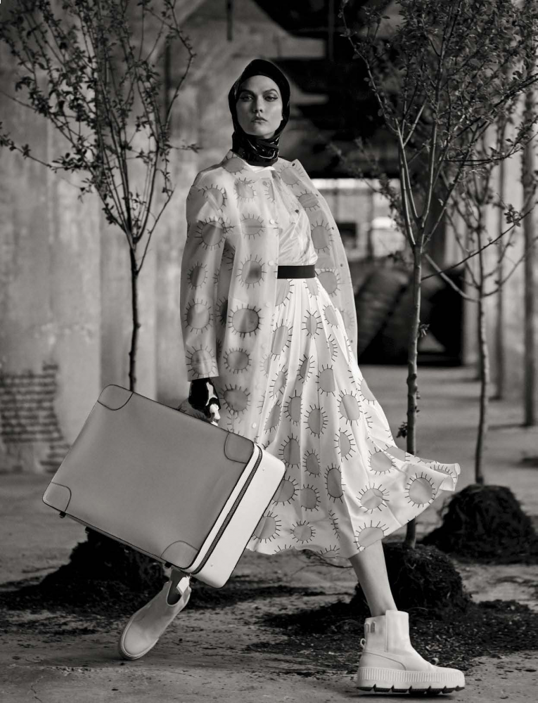 Karlie Kloss Poses For Vogue Italia June 2017, Lensed By Ethan James ...