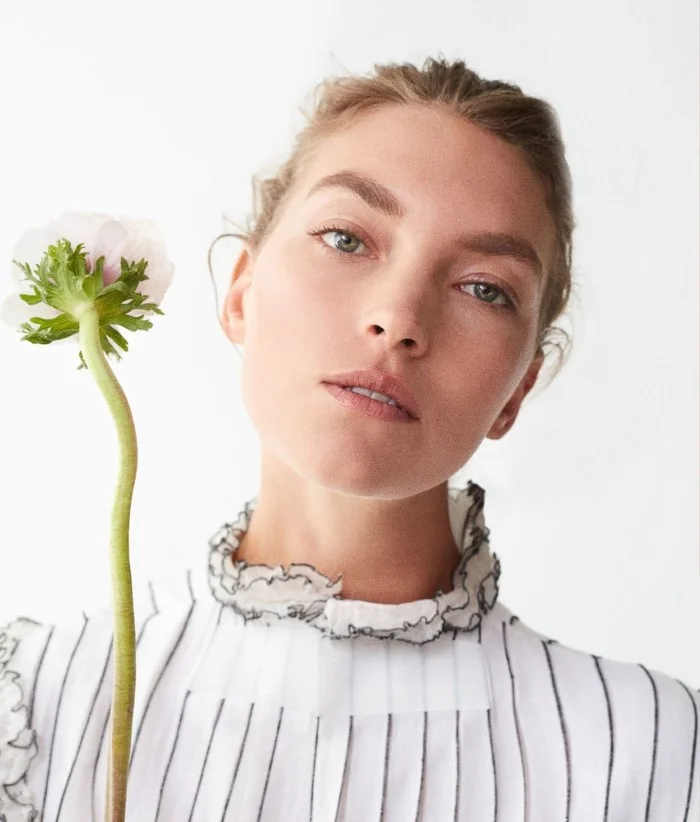 Arizona Muse Wears Modern Whites Lensed By Nicolas Kantor For Telegraph ...