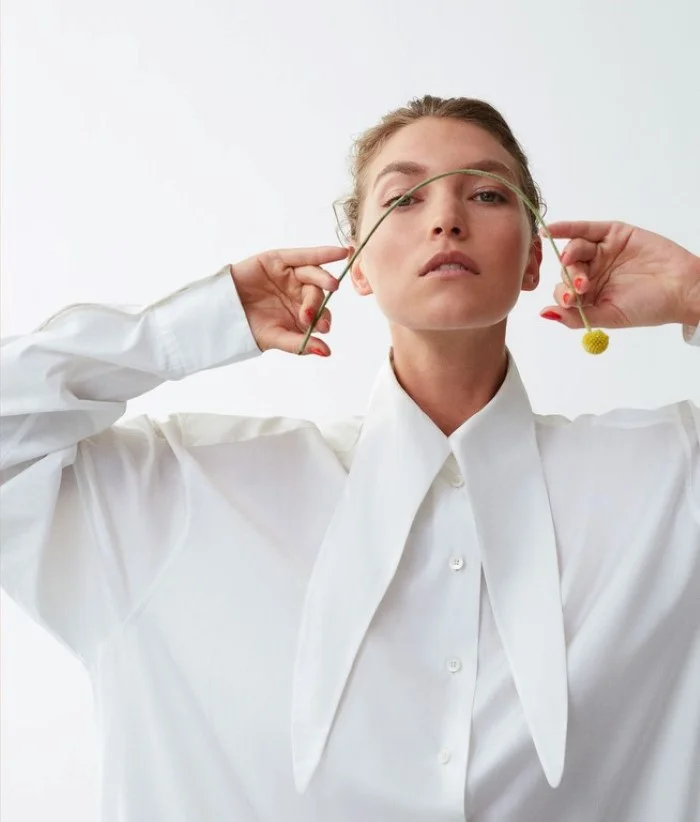 Arizona Muse Wears Modern Whites Lensed By Nicolas Kantor For Telegraph ...