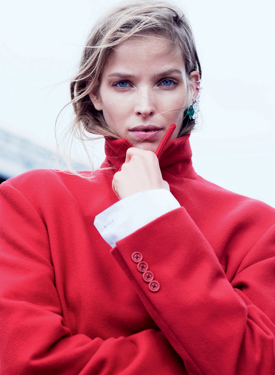 Gianluca Fontana Flashes Alisa Ahmann In 'Red Wave' For Air France ...