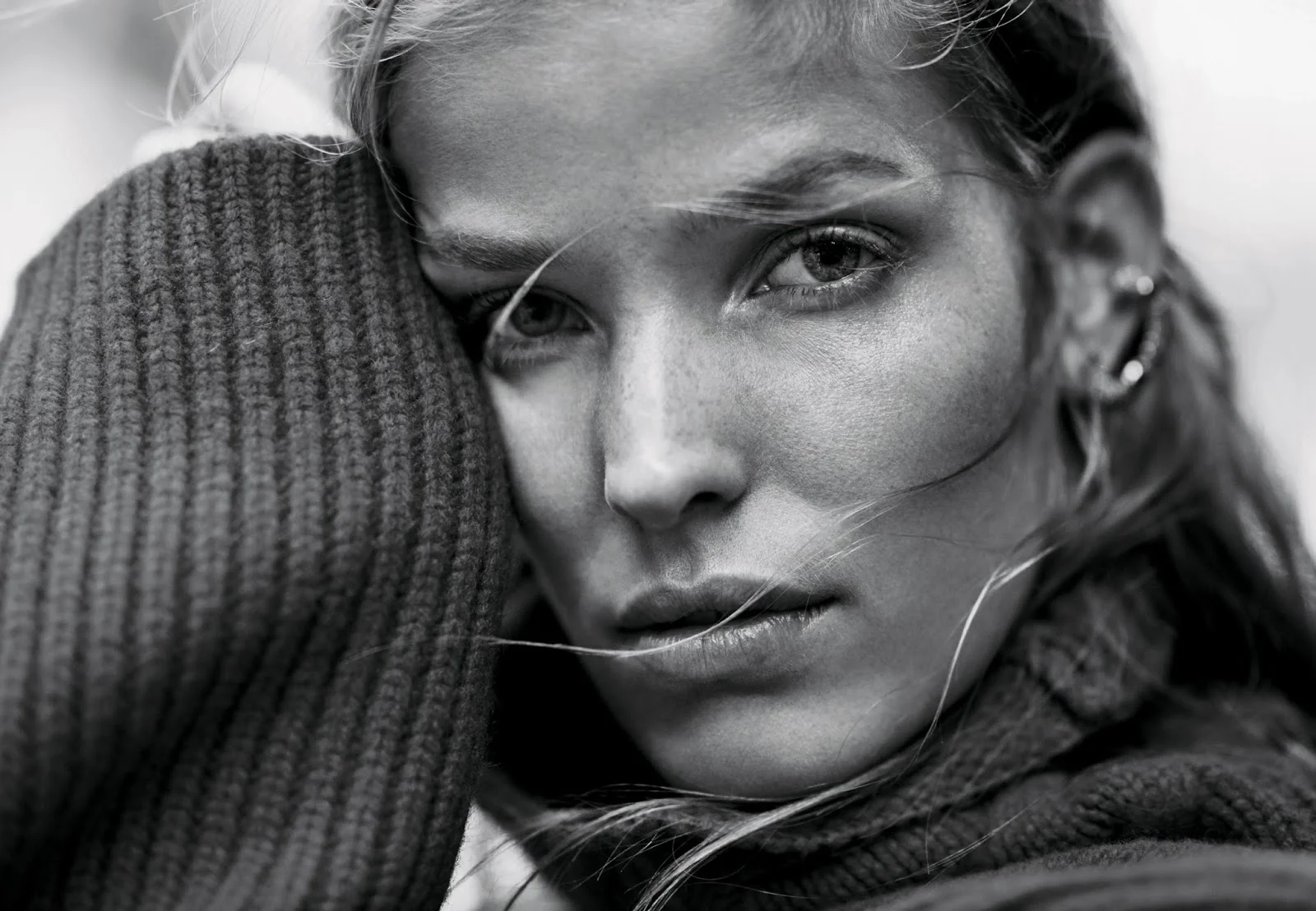 Gianluca Fontana Flashes Alisa Ahmann In 'Red Wave' For Air France ...