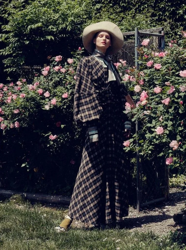 Katlin Aas Channels Elizabeth II, Lensed By Sanchez & Mongiello For ...