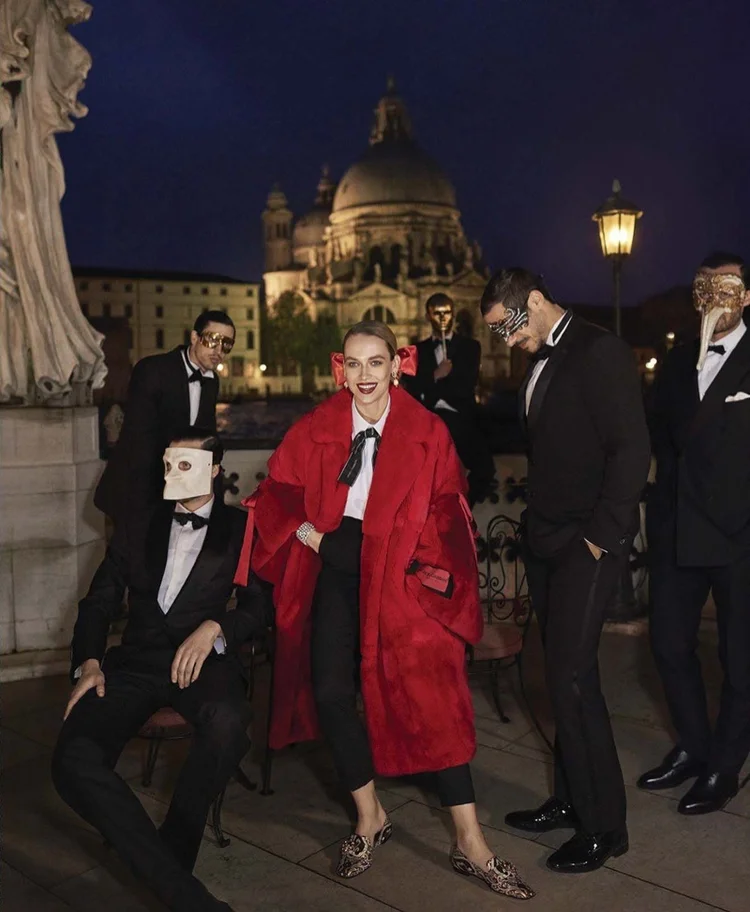 Hannah Ferguson Wanders In Venice, Lensed By Mariano Vivanco For Harper ...