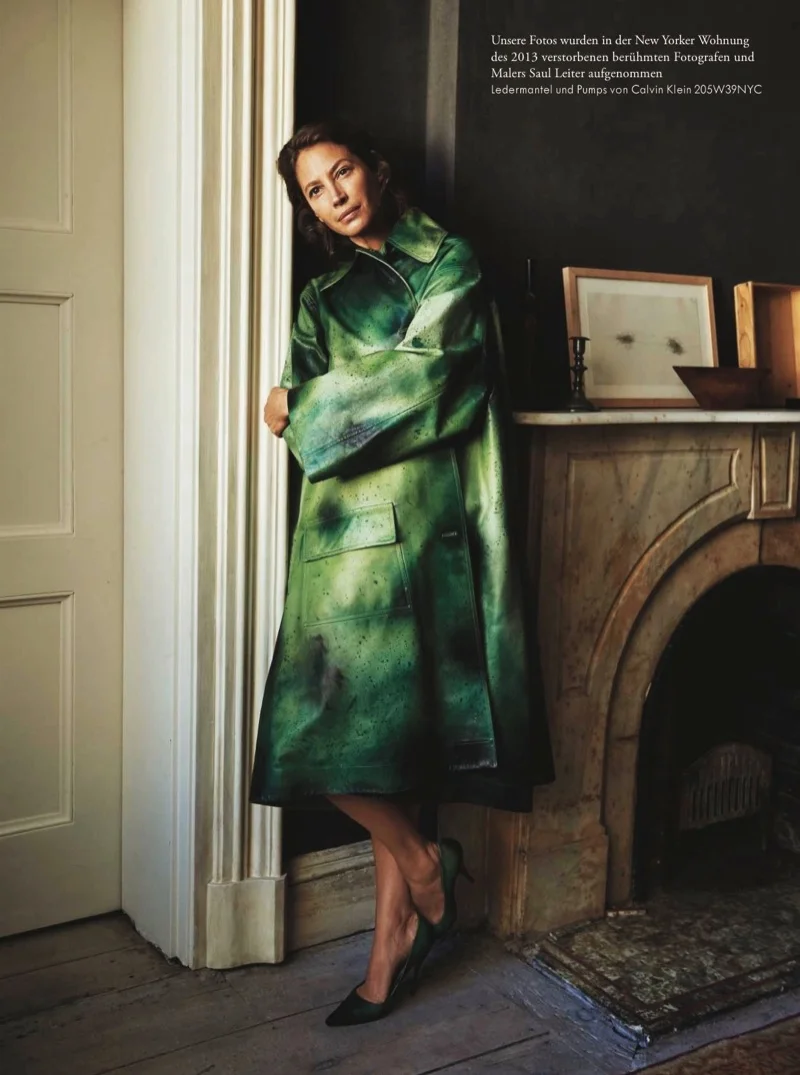 Christy Turlington Is Old-World Beauty Lensed By Pamela Hanson For Zeit ...