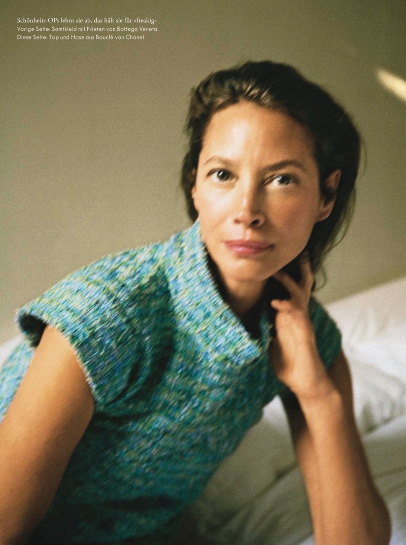 Christy Turlington Is Old-World Beauty Lensed By Pamela Hanson For Zeit ...