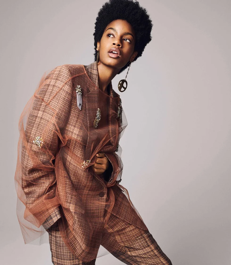 Marc de Groot Flashes Dominique, Ebonee & Wallette In 'Phantom Threads ...