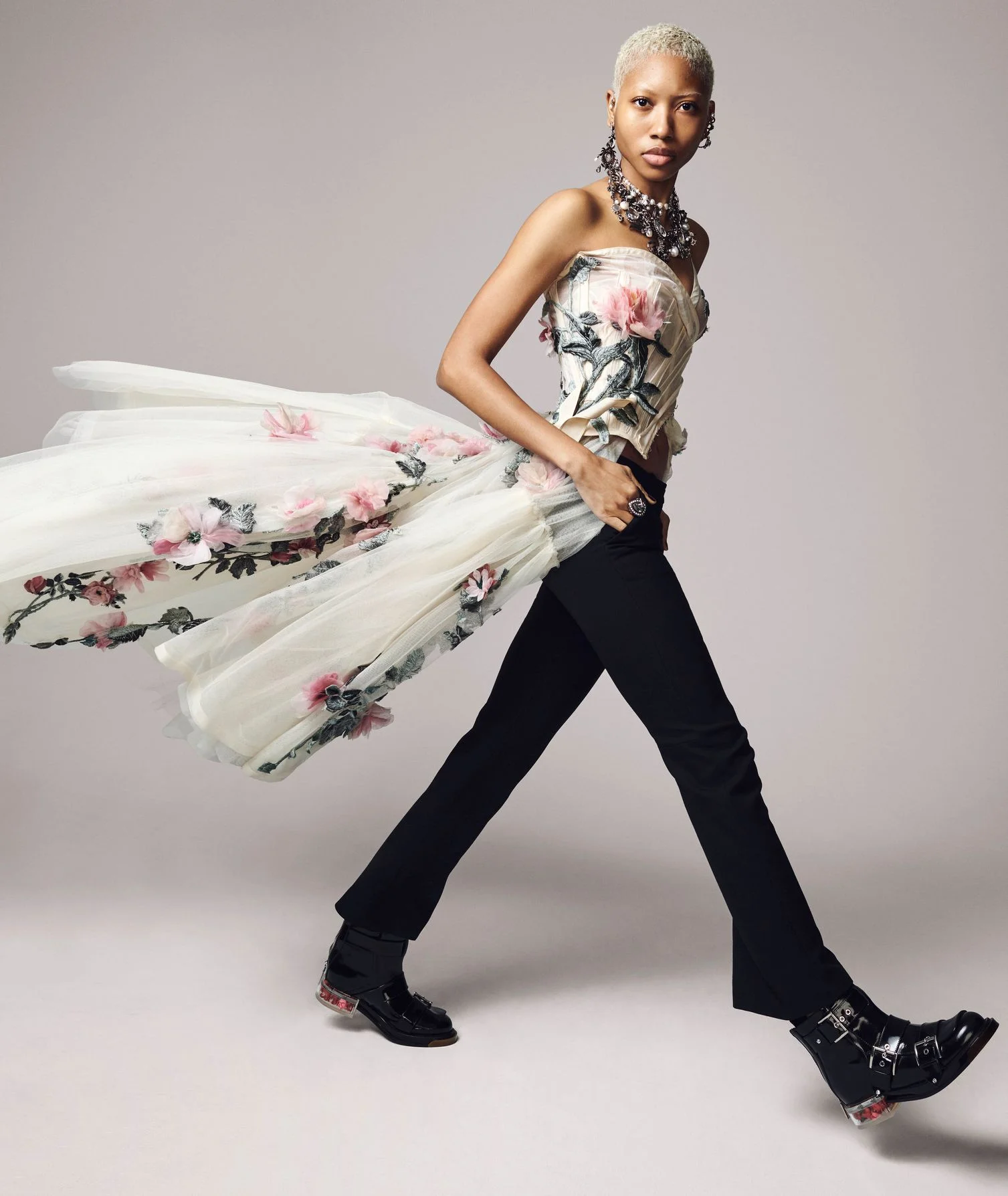 Marc de Groot Flashes Dominique, Ebonee & Wallette In 'Phantom Threads ...