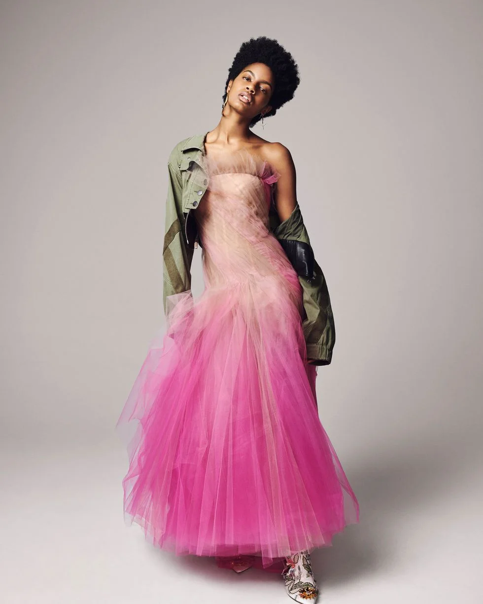 Marc de Groot Flashes Dominique, Ebonee & Wallette In 'Phantom Threads ...