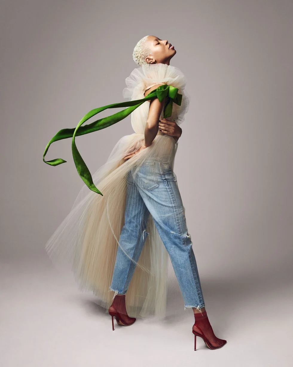 Marc de Groot Flashes Dominique, Ebonee & Wallette In 'Phantom Threads ...
