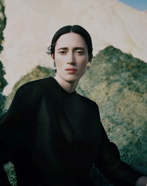 Julia Hetta Flashes Helena Severin In 'Piedra Lumbre' For Luncheon ...