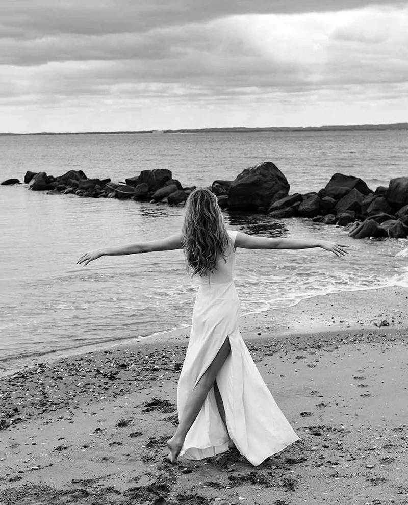 Martha Hunt Gets Beach Queen Romantic In Christopher Domurat Images For ...