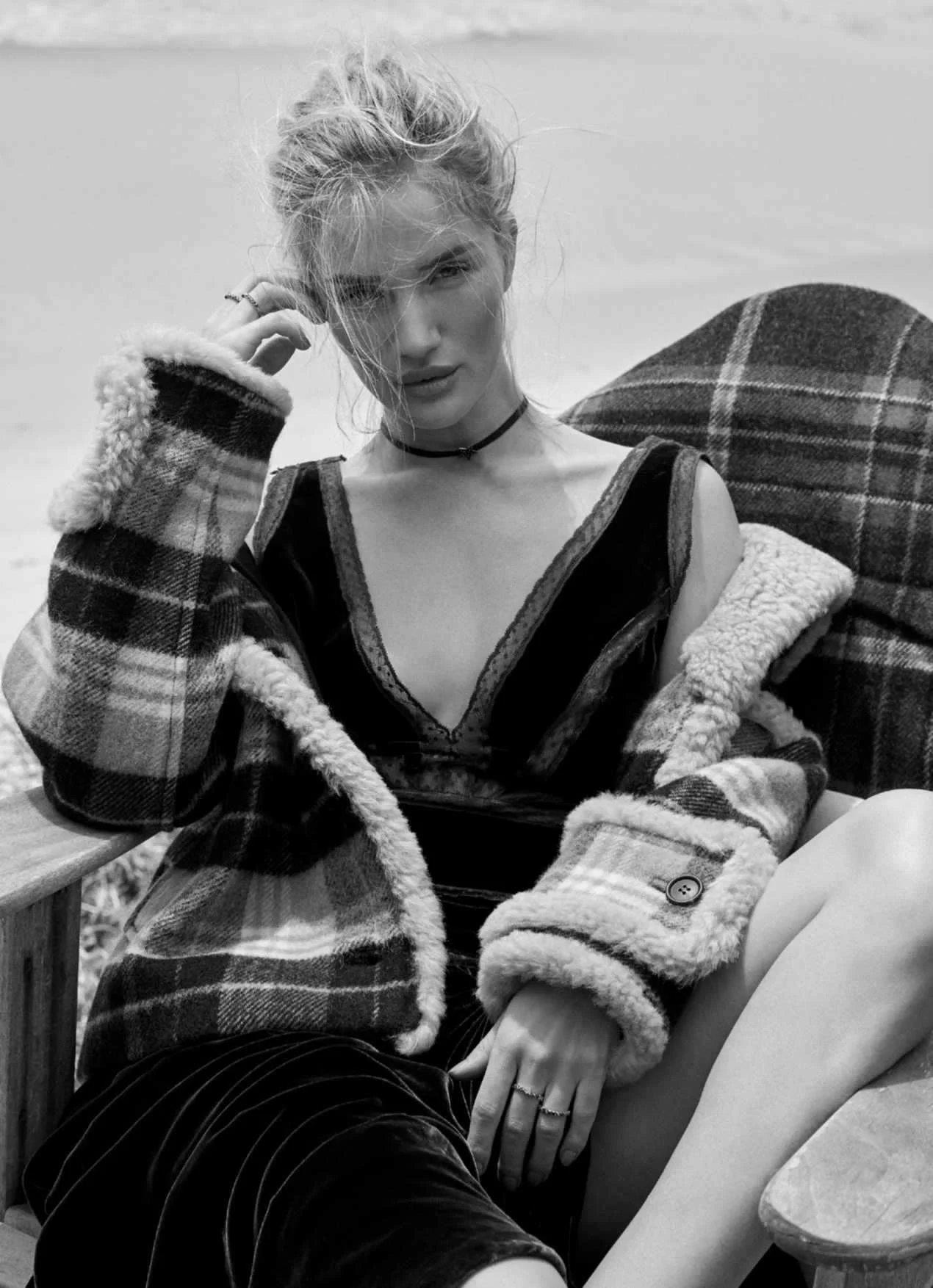 Rosie Huntington-Whiteley Fronts 'Rosie Recharged' By Darren McDonald For Harper's Bazaar ...