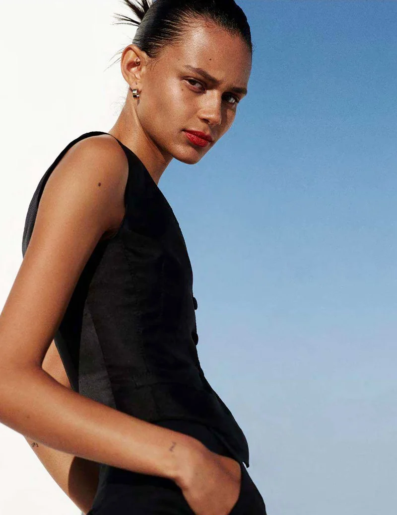 Binx Walton Poses In 'Point of Departure' By Dan Martensen For Vogue UK ...