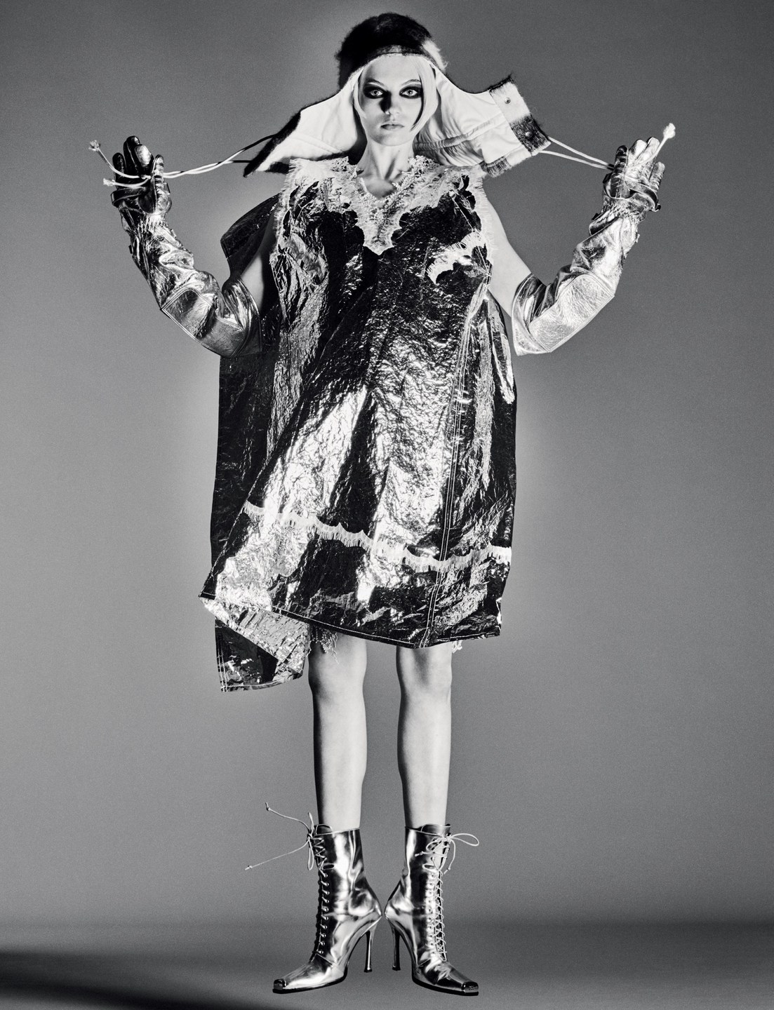 Theo Sion Flashes Fran, Imaan & Kiki In 'New Season Starts Now' For ...