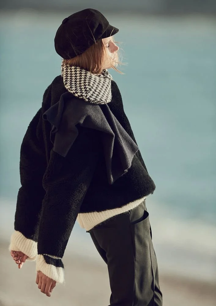 Model Cato Van Ee Takes A Nature Walk Lensed By Gilles Bensimon For ...