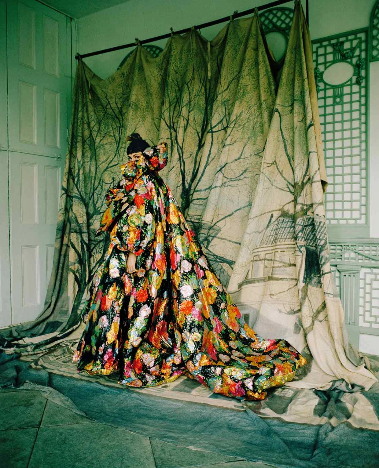 Vikram Kushwah Captures Elinor Weedon & Kiera Gormley In Winter Floral ...