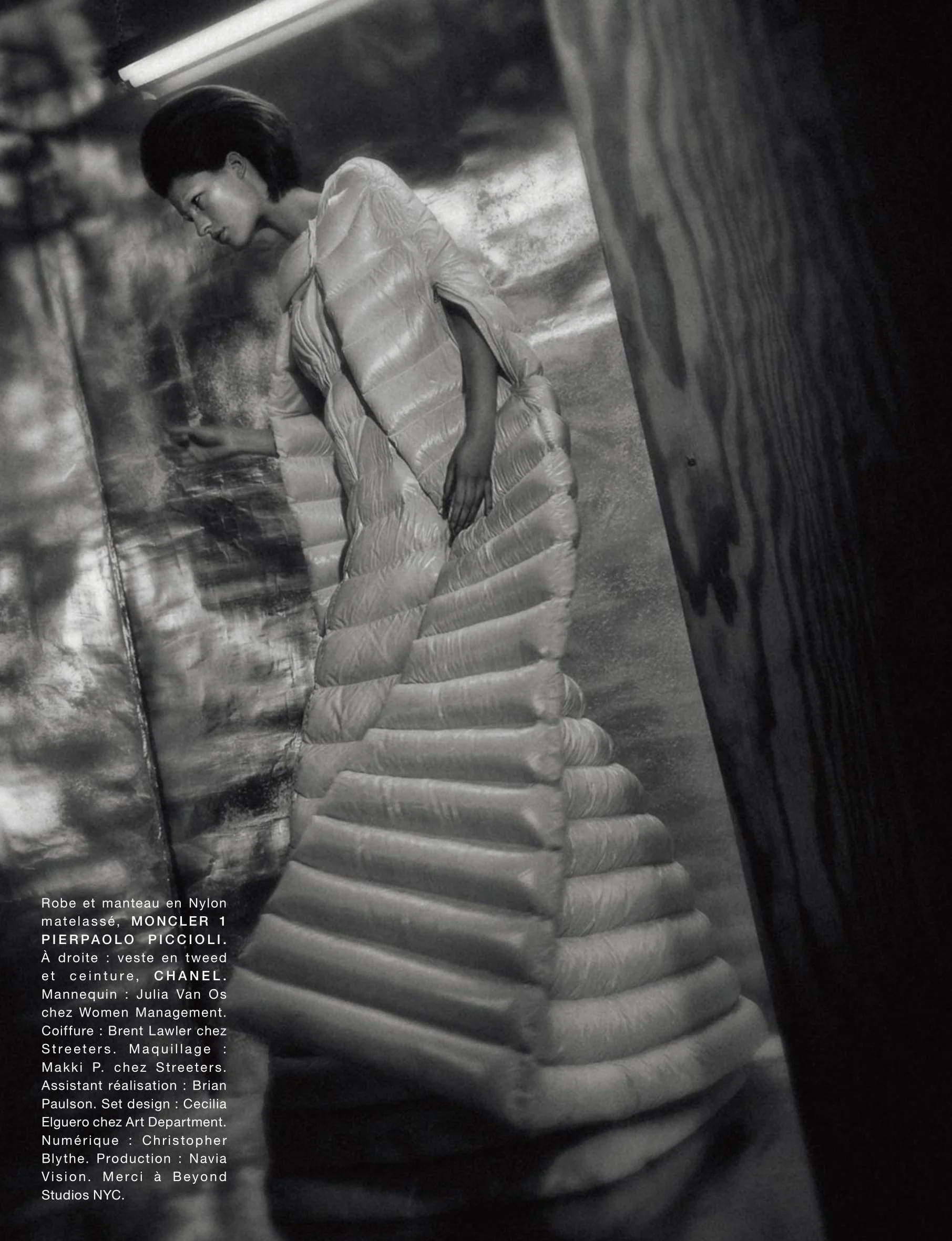 Julia Van Os Is Lensed By Hugh Lippe In 'Mutante' For Numéro #199 ...