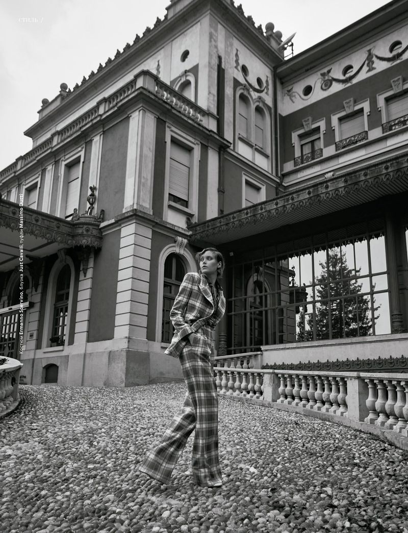 Margarita Pugovka Is Lensed By Élio Nogueira In 'Shallow' For L'Officiel Russia December 2018 ...