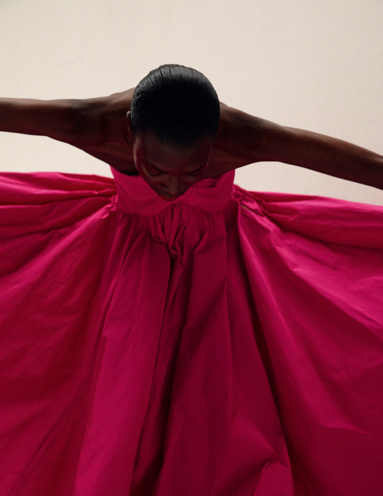 Debra Shaw Is Art Gallery Beauty Lensed By Joseph Molines For Vogue ...