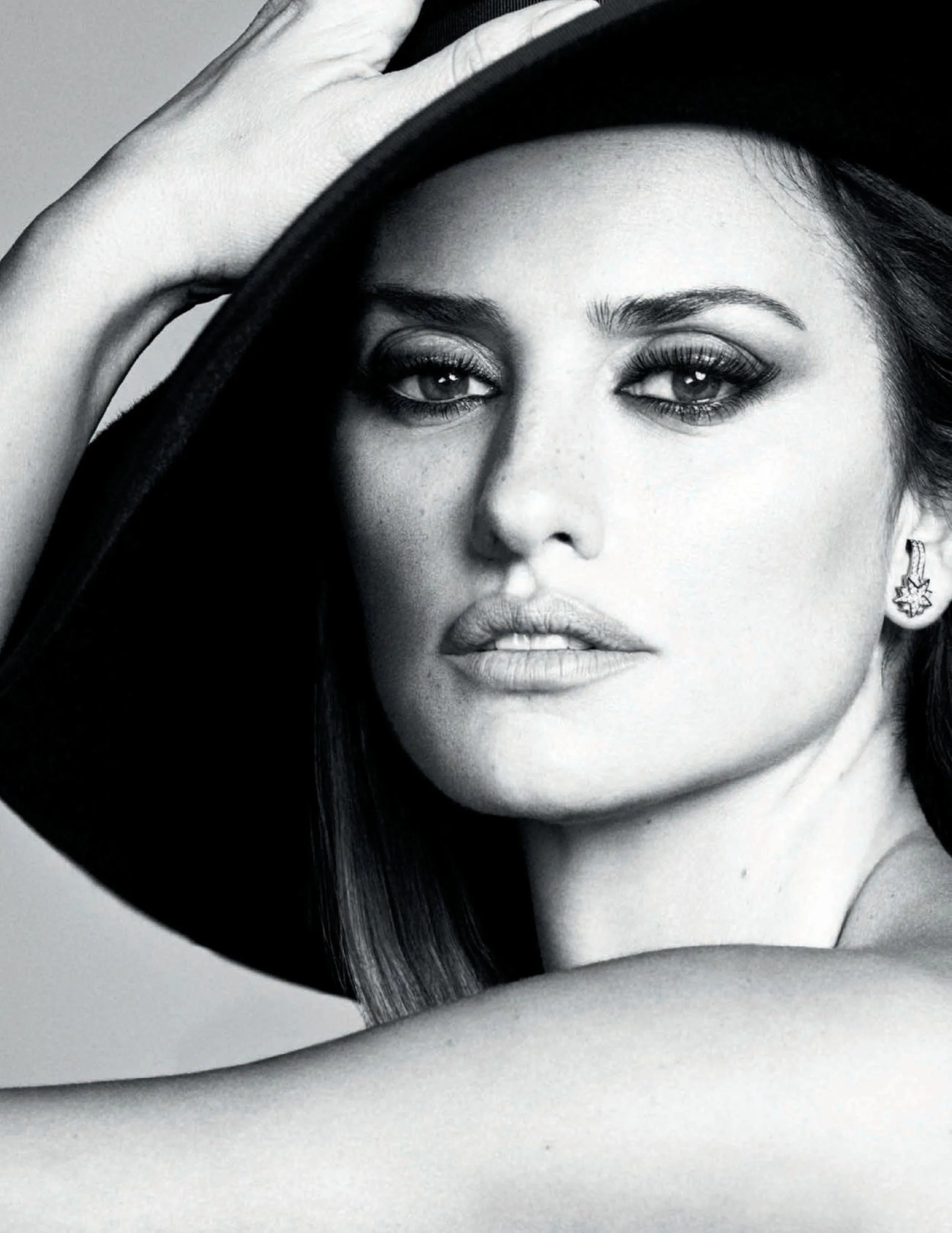 Penelope Cruz Sizzles As Guest Editor For Vogue España April 2019 ...