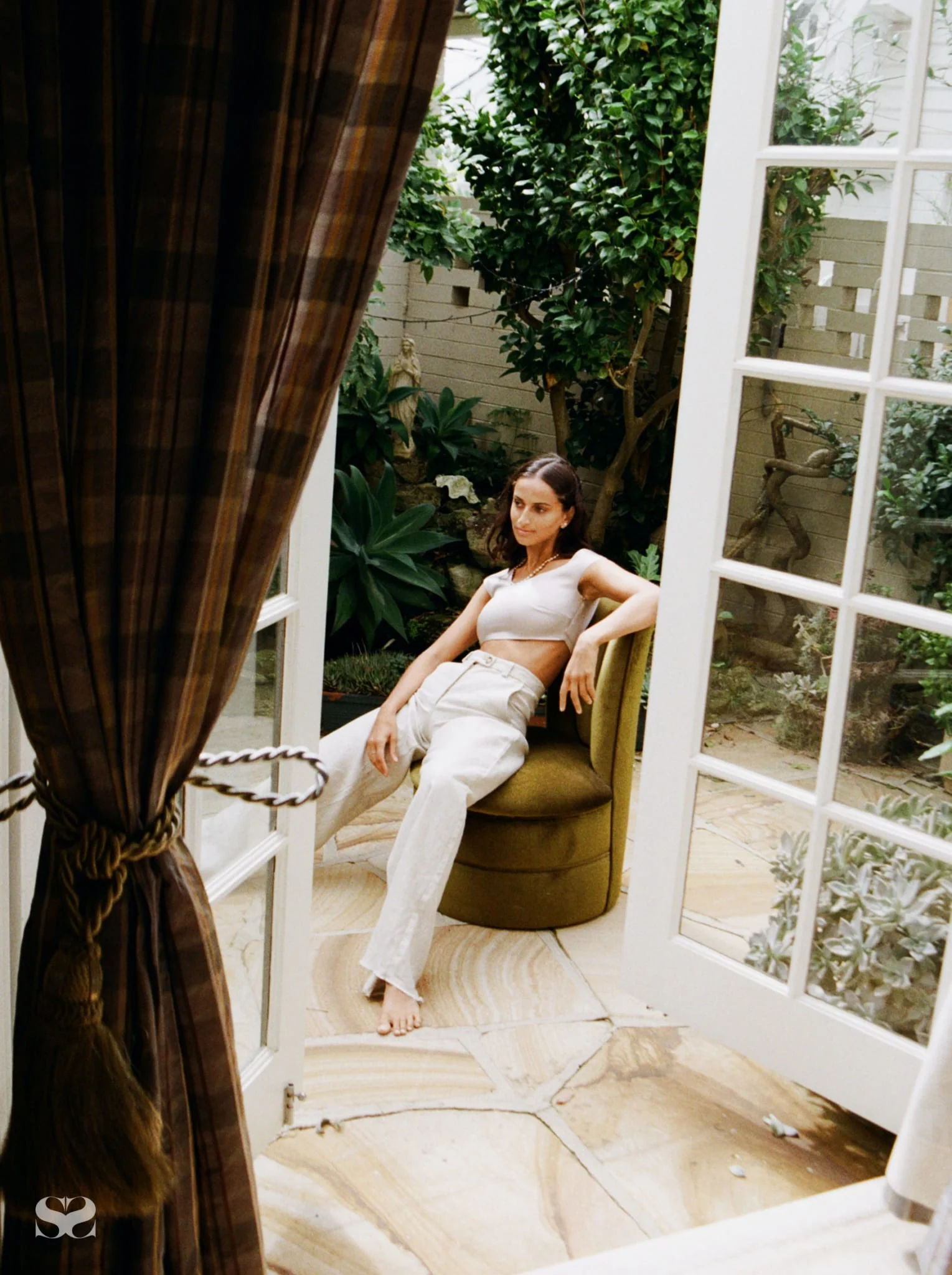 Bella Thomas Is Lensed By Olivia Repaci For 'Oh To Be Alone With You ...