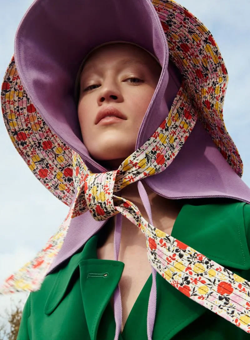 Elizabeth Davison Is Modest Dutch Girl In 'Ode to the Flower' For ...