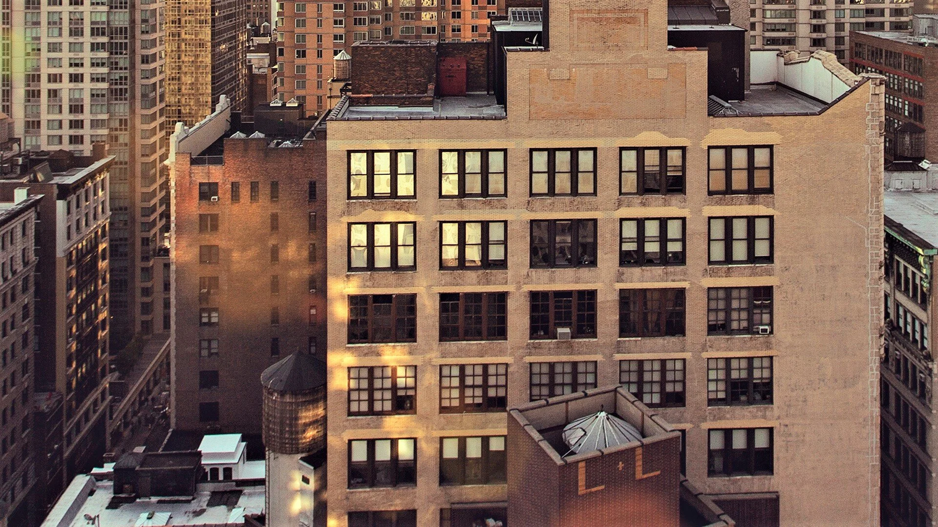 Sam Gold Sizzles in 'Modern Classic' Luxury for Grazia Australia — Anne ...