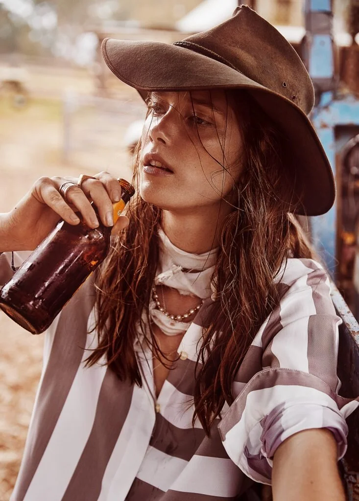 Steven Chee Flashes Mildred Gustafsson Tobruk Sheep Station — Anne of ...