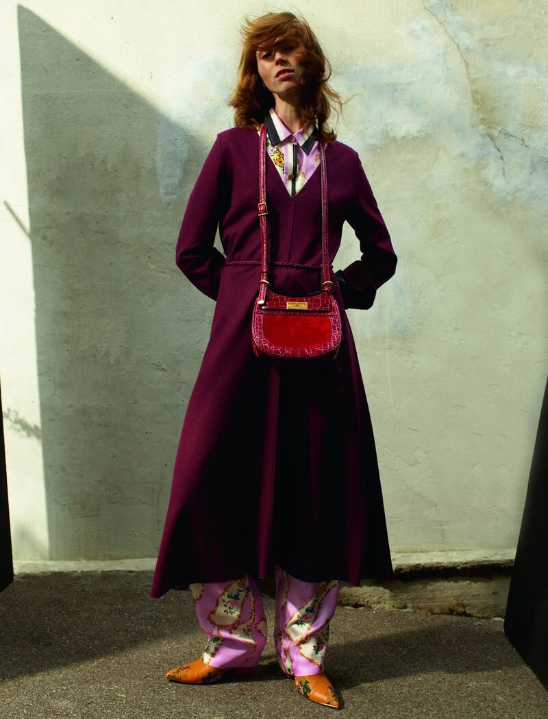 Laura Beuger by Julia Champeau Poses in Bag Heaven for ELLE France Sept ...