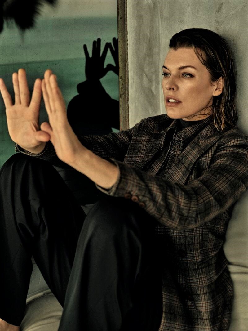 Milla Jovovich by Yulia Gorbachenko Vogue Russia December 2020 — Anne ...