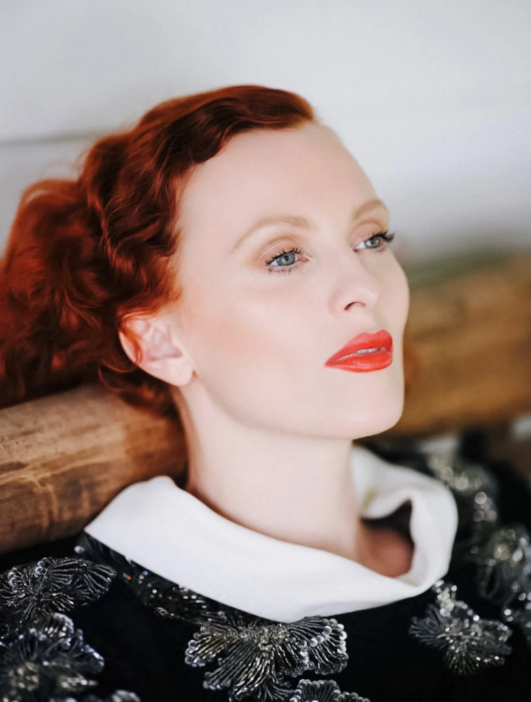 Karen Elson Bring Model Mastery to ELLE Russia November — Anne of ...