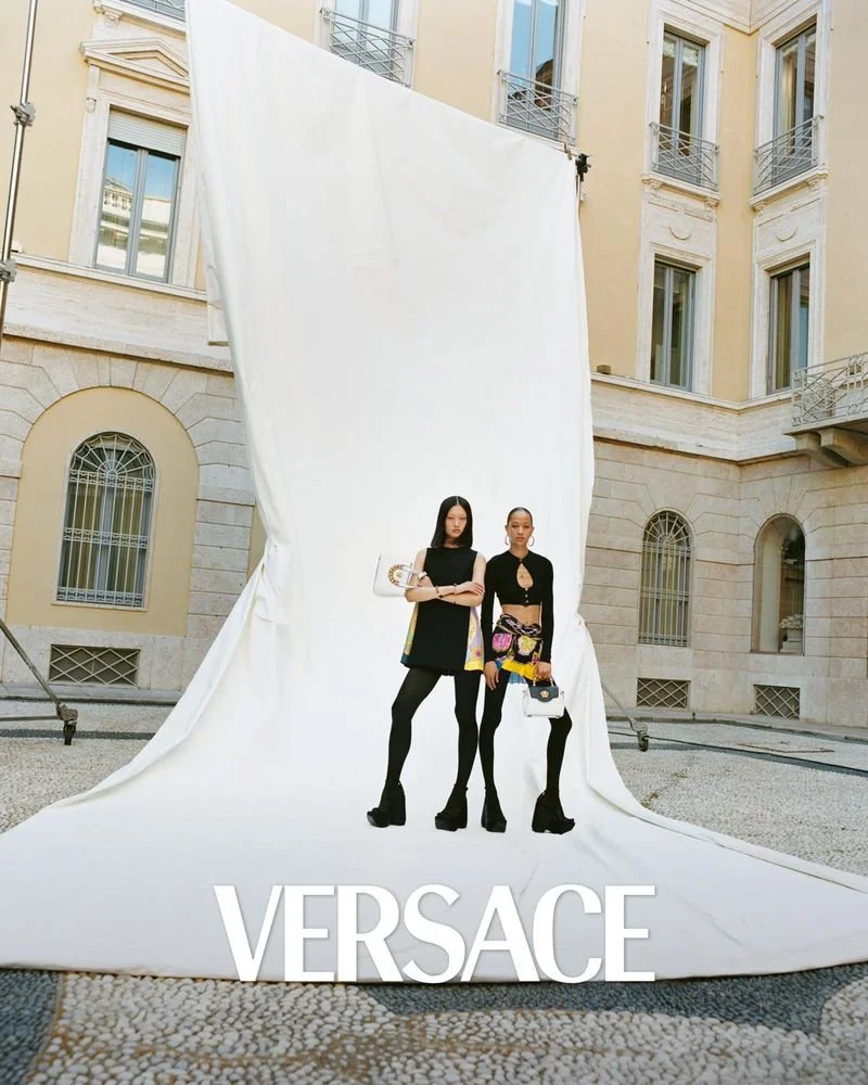Versace Pre-Fall 2022 Campaign by Oliver Hadlee Pearch — Anne of ...