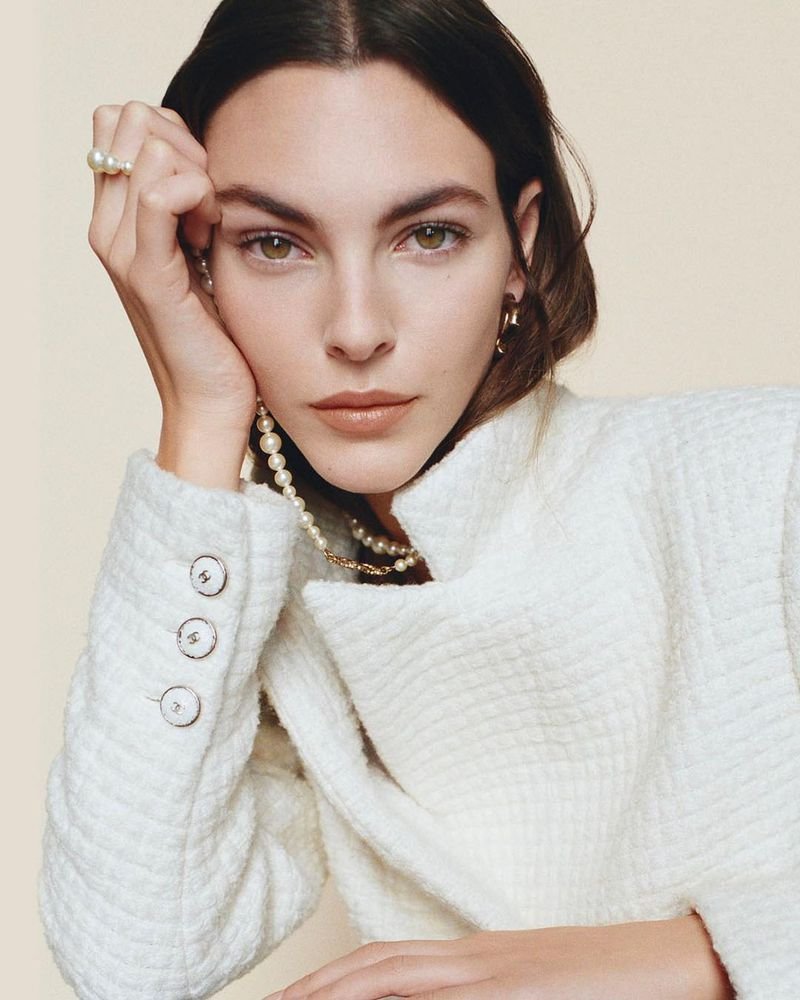 Akon Changkou, Mona Tougaard, Vittoria Ceretti Chanel Makeup FW 2022 — Anne of Carversville