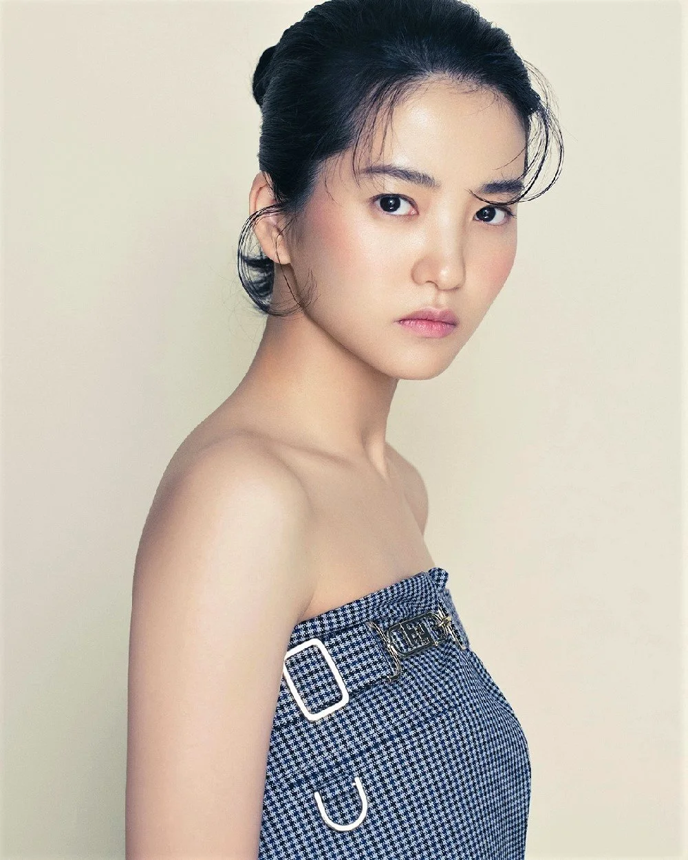 'Alienoid' Star Kim Tae-ri Covers Vogue Hong Kong August 2022 — Anne of ...