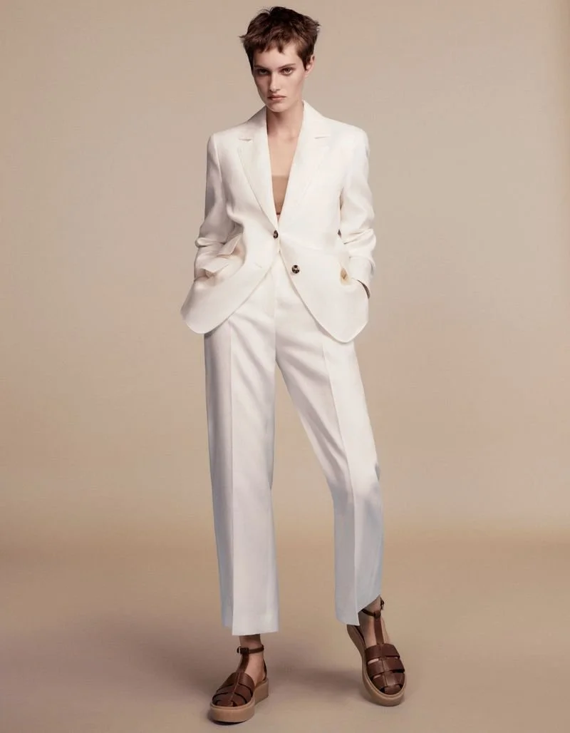 Greta Hofer Fronts Max Mara SS/2022 Digital Ads by Chris Colls — Anne ...