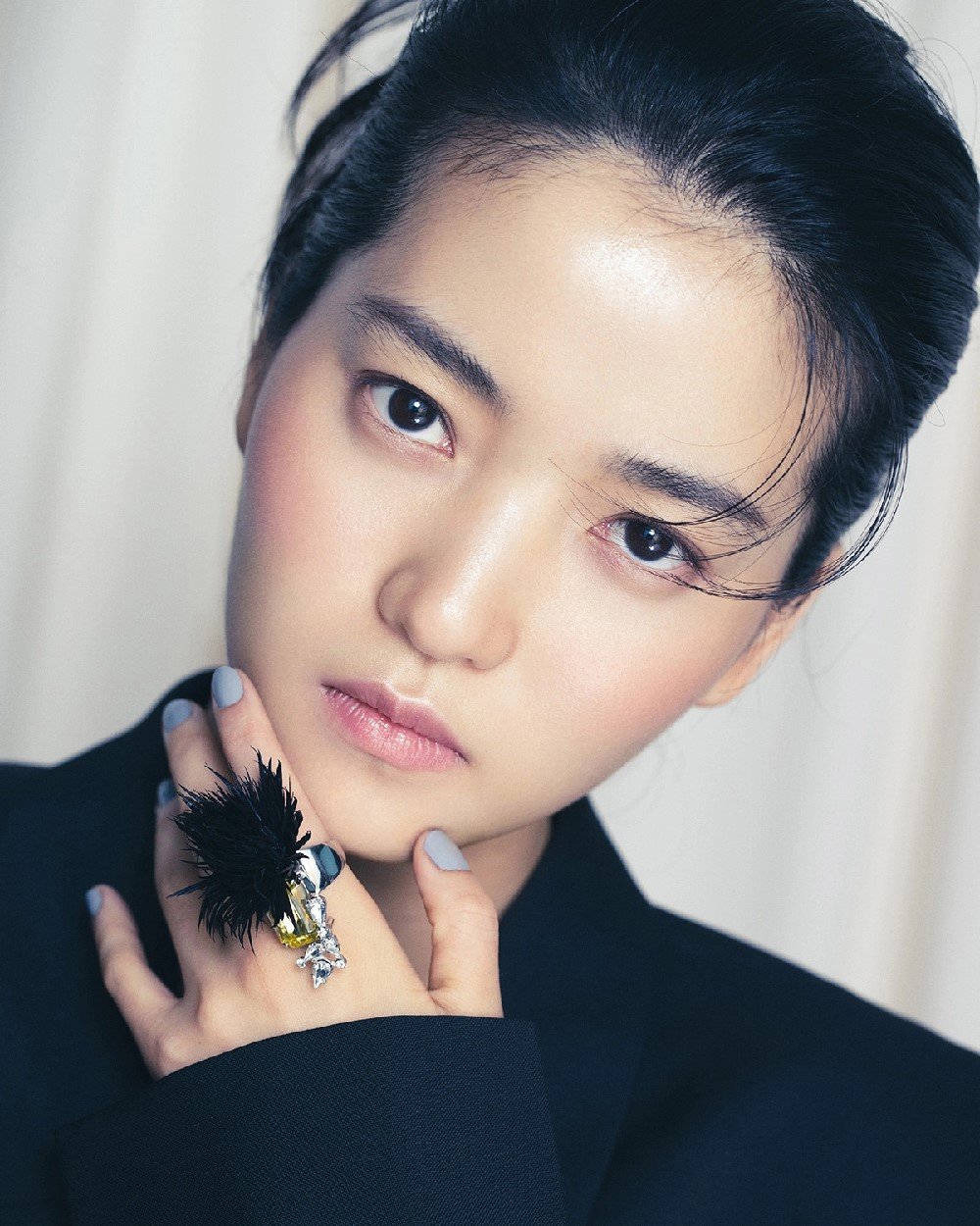 'Alienoid' Star Kim Tae-ri Covers Vogue Hong Kong August 2022 — Anne of Carversville