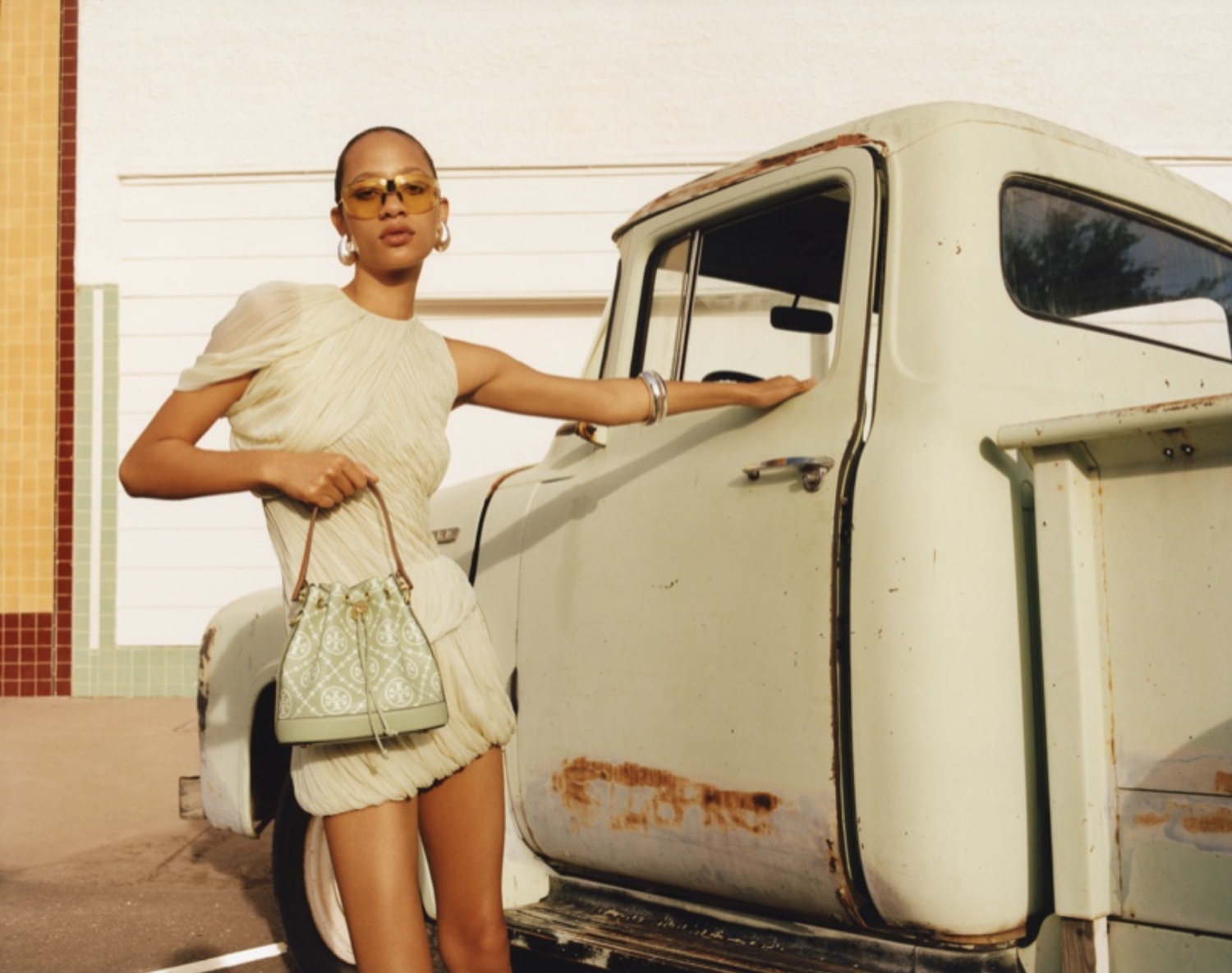 Tory Burch SS2024 Campaign Starts a Ruckus in Marfa, Texas — Anne of ...