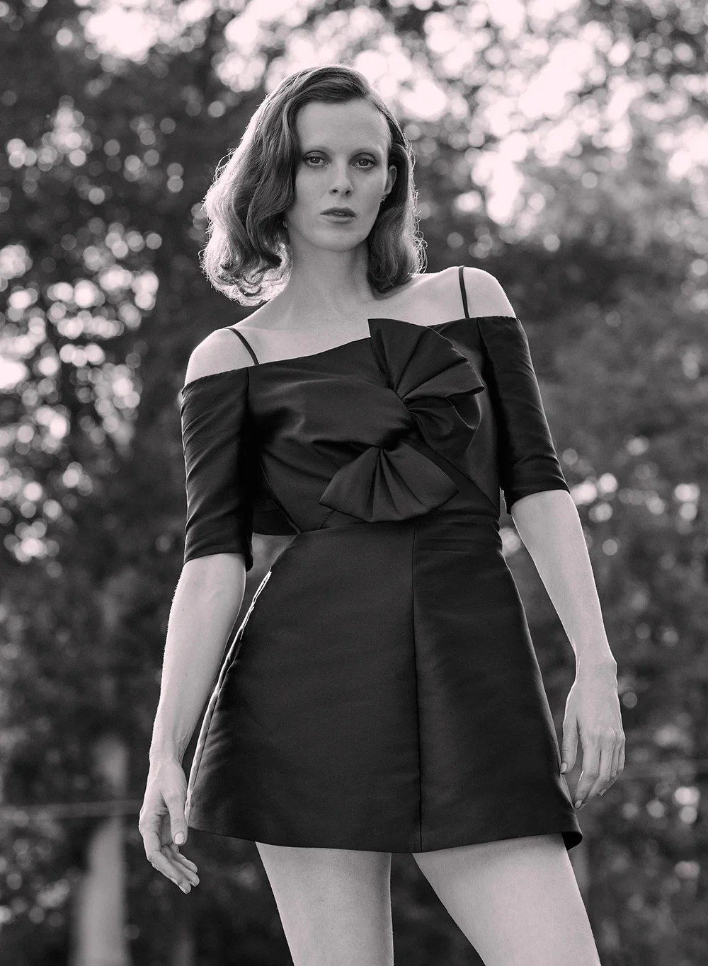 Karen Elson in 'Portrait of a Lady' for V139, Supermodel, Superhero ...