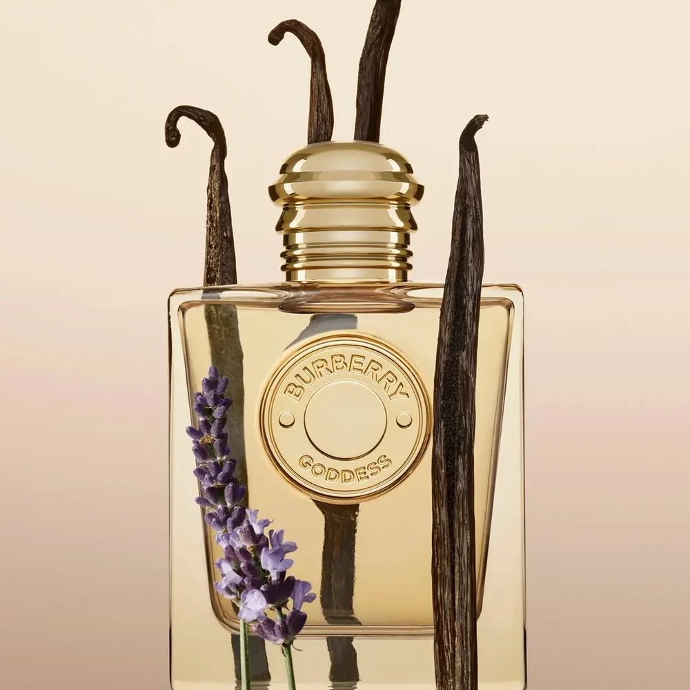 Emma Mackey Is Face of New Burberry Goddess Fragrance — Anne of ...