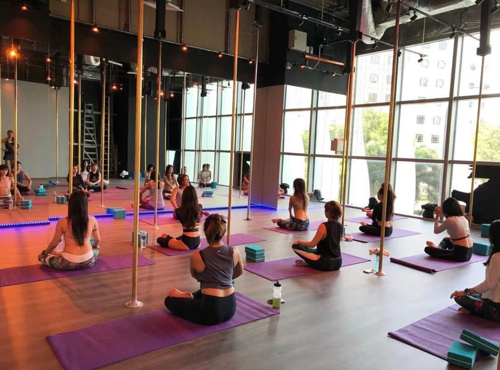 STUDIO & INSTRUCTORS — The Brass Barre